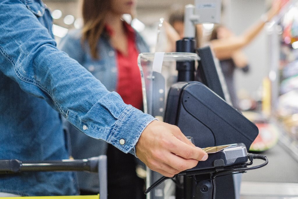 Elevate the reward, eliminate the risk with your retail POS system | Oracle